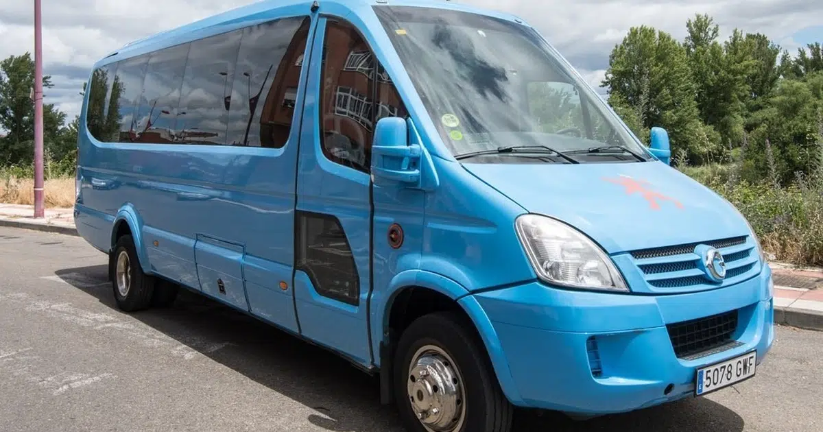 Alquiler de Autocar, Minibus y Autobus en León, España | RentAutobus